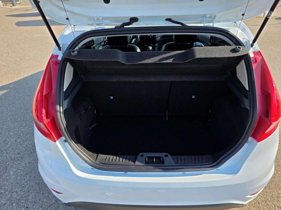White Ford Fiesta 2012 in Marijampole, with an engine capacity of 1.56 L and mileage of 234 thousand km for 3490 €, photo 31 on AUTOMOTO.COM.LV