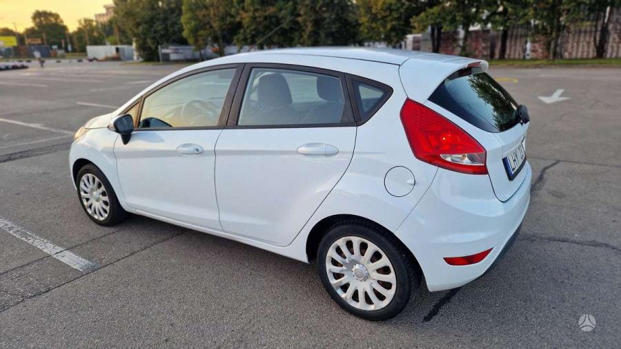 Balts Ford Fiesta 2012 Kauņa, ar dzinēja tilpumu 1.40 L un nobraukumu 166 tūkst. km par 3150 €, foto 3 vietnē AUTOMOTO.COM.LV