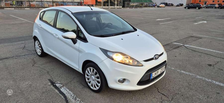 Balts Ford Fiesta 2012 Kauņa, ar dzinēja tilpumu 1.40 L un nobraukumu 166 tūkst. km par 3150 €, foto 4 vietnē AUTOMOTO.COM.LV