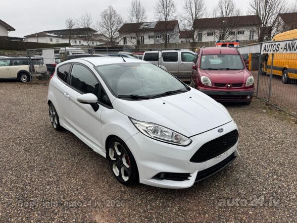 Balts Ford Fiesta 2013 Tartu, ar dzinēja tilpumu 1.60 L un nobraukumu 0 tūkst. km par 6990 €, foto 2 vietnē AUTOMOTO.COM.LV
