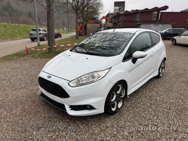 Balts Ford Fiesta 2013 Tartu, ar dzinēja tilpumu 1.60 L un nobraukumu 0 tūkst. km par 6990 €, foto 3 vietnē AUTOMOTO.COM.LV