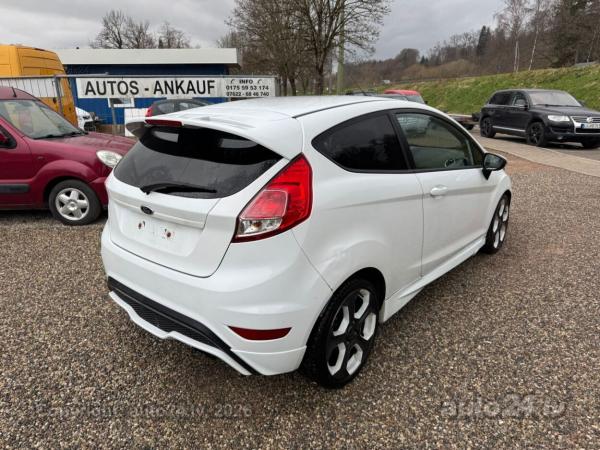 Balts Ford Fiesta 2013 Tartu, ar dzinēja tilpumu 1.60 L un nobraukumu 0 tūkst. km par 6990 €, foto 5 vietnē AUTOMOTO.COM.LV