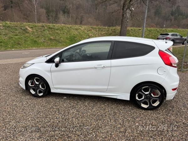Balts Ford Fiesta 2013 Tartu, ar dzinēja tilpumu 1.60 L un nobraukumu 0 tūkst. km par 6990 €, foto 7 vietnē AUTOMOTO.COM.LV