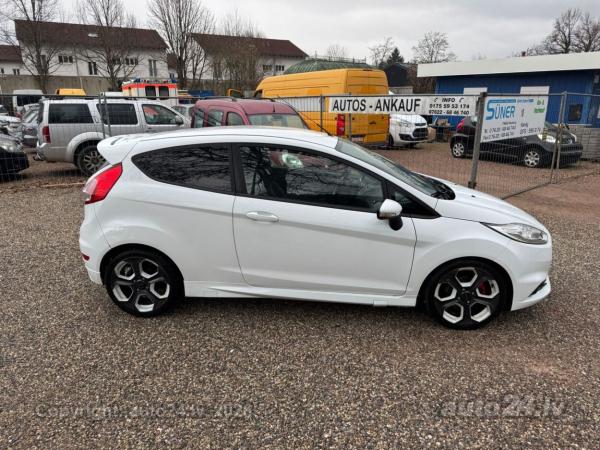 Balts Ford Fiesta 2013 Tartu, ar dzinēja tilpumu 1.60 L un nobraukumu 0 tūkst. km par 6990 €, foto 8 vietnē AUTOMOTO.COM.LV