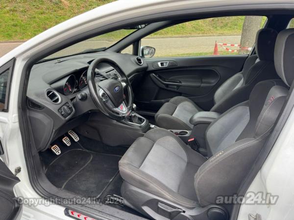 Balts Ford Fiesta 2013 Tartu, ar dzinēja tilpumu 1.60 L un nobraukumu 0 tūkst. km par 6990 €, foto 10 vietnē AUTOMOTO.COM.LV