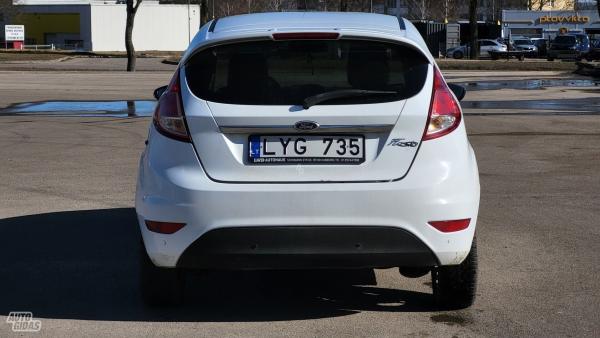 Balts Ford Fiesta 2013 Alīta, ar dzinēja tilpumu 1.60 L un nobraukumu 398 tūkst. km par 1700 €, foto 4 vietnē AUTOMOTO.COM.LV