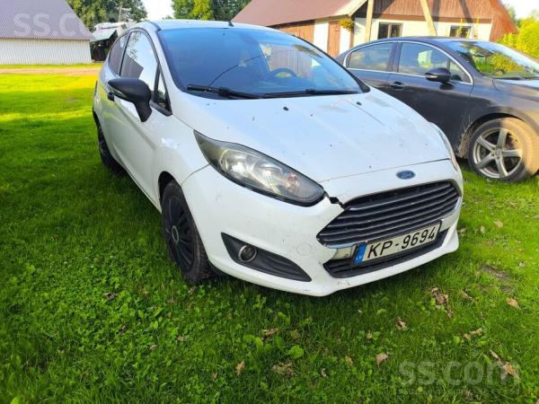 Balts Ford Fiesta 2013 Jēkabpils, ar dzinēja tilpumu 1.50 L un nobraukumu 350 tūkst. km par 1523 €, foto 2 vietnē AUTOMOTO.COM.LV
