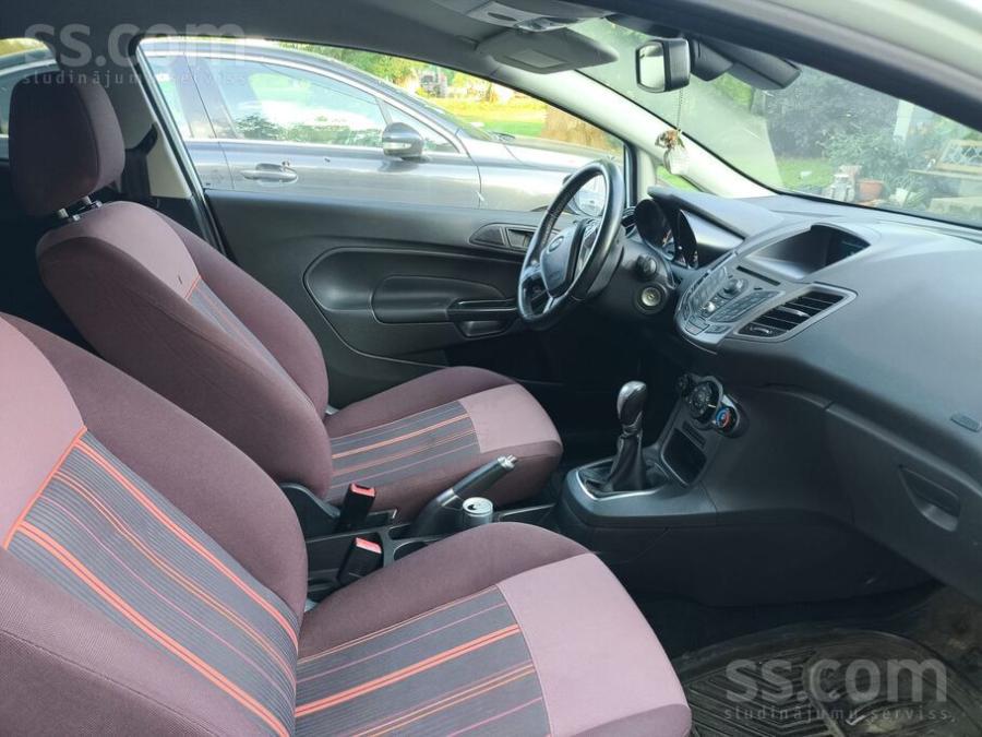Balts Ford Fiesta 2013 Jēkabpils, ar dzinēja tilpumu 1.50 L un nobraukumu 350 tūkst. km par 1523 €, foto 5 vietnē AUTOMOTO.COM.LV
