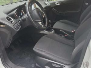 White Ford Fiesta 2013 in Vilnius, with an engine capacity of 1.24 L and mileage of 212 thousand km for 2499 €, photo 6 on AUTOMOTO.COM.LV