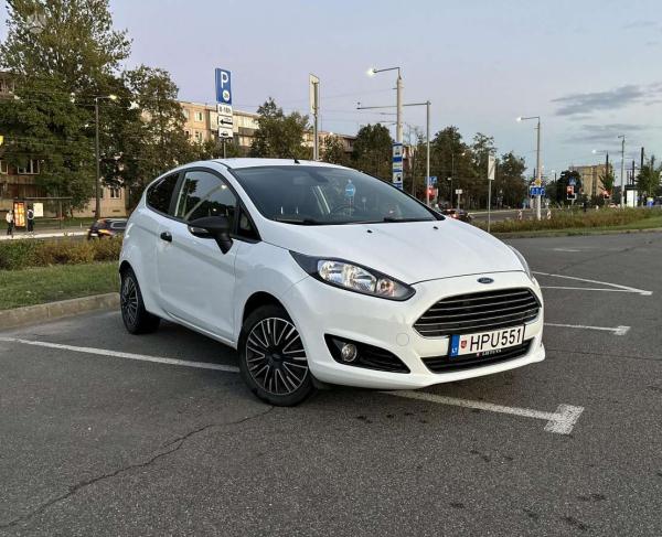 Ford Fiesta 2013 Viļņa vietnē Balts Ford Fiesta 2013 Viļņa, ar dzinēja tilpumu 1.50 L un nobraukumu 105 tūkst. km par 3200 €, foto 1 vietnē AUTOMOTO.COM.LV