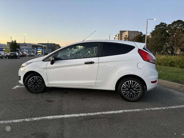 Ford Fiesta 2013 Viļņa vietnē Balts Ford Fiesta 2013 Viļņa, ar dzinēja tilpumu 1.50 L un nobraukumu 105 tūkst. km par 3200 €, foto 4 vietnē AUTOMOTO.COM.LV