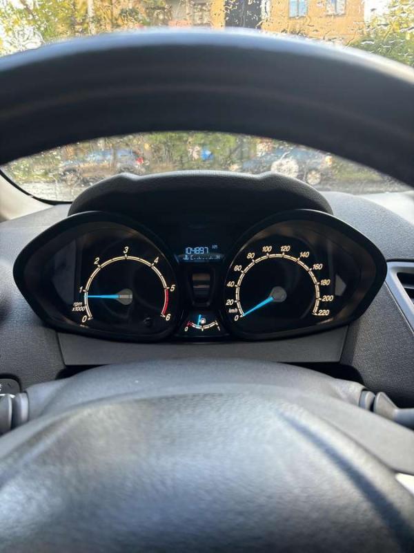 Ford Fiesta 2013 Viļņa vietnē Balts Ford Fiesta 2013 Viļņa, ar dzinēja tilpumu 1.50 L un nobraukumu 105 tūkst. km par 3200 €, foto 9 vietnē AUTOMOTO.COM.LV