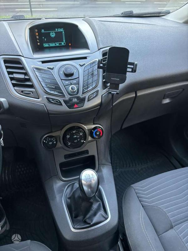Ford Fiesta 2013 Viļņa vietnē Balts Ford Fiesta 2013 Viļņa, ar dzinēja tilpumu 1.50 L un nobraukumu 105 tūkst. km par 3200 €, foto 10 vietnē AUTOMOTO.COM.LV