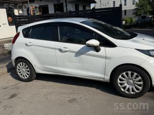 Balts Ford Fiesta 2014 Rīga, ar dzinēja tilpumu 1.40 L un nobraukumu 291 tūkst. km par 2790 €, foto 4 vietnē AUTOMOTO.COM.LV