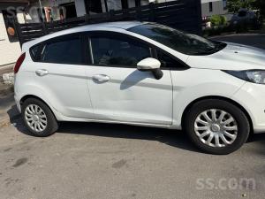 Balts Ford Fiesta 2014 Rīga, ar dzinēja tilpumu 1.40 L un nobraukumu 291 tūkst. km par 2790 €, foto 5 vietnē AUTOMOTO.COM.LV
