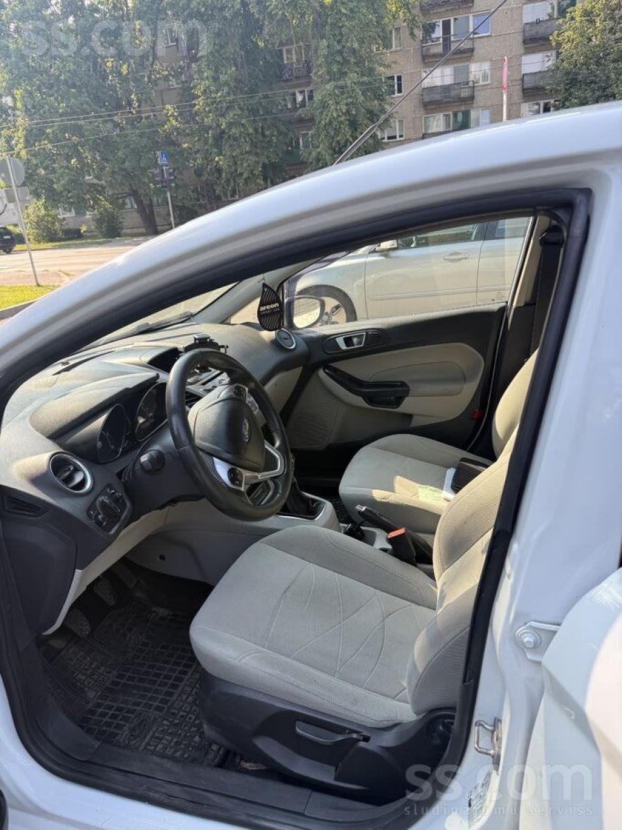 Balts Ford Fiesta 2014 Rīga, ar dzinēja tilpumu 1.40 L un nobraukumu 291 tūkst. km par 2790 €, foto 9 vietnē AUTOMOTO.COM.LV
