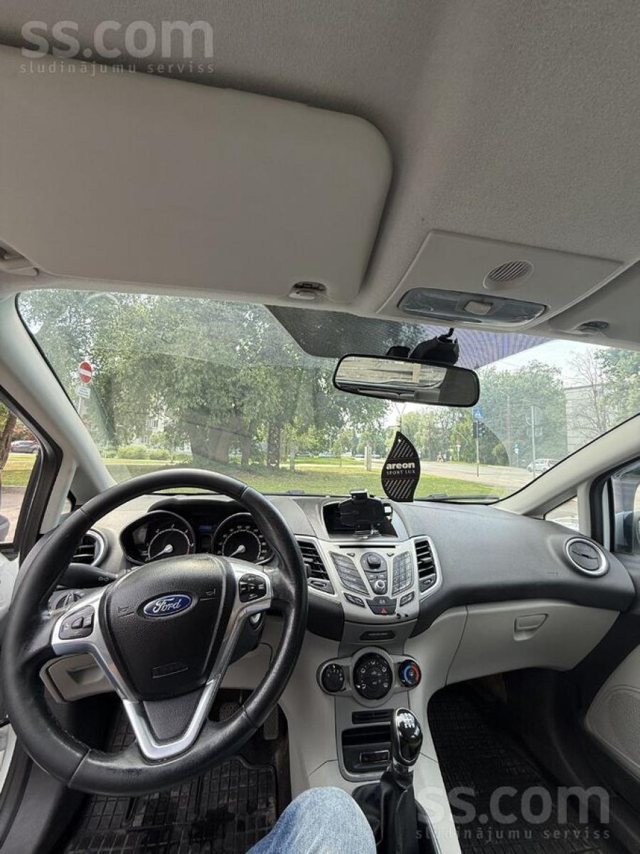 Balts Ford Fiesta 2014 Rīga, ar dzinēja tilpumu 1.40 L un nobraukumu 291 tūkst. km par 2790 €, foto 11 vietnē AUTOMOTO.COM.LV