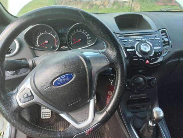 Balts Ford Fiesta 2014 Utena, ar dzinēja tilpumu 1.60 L un nobraukumu 308 tūkst. km par 999 €, foto 1 vietnē AUTOMOTO.COM.LV