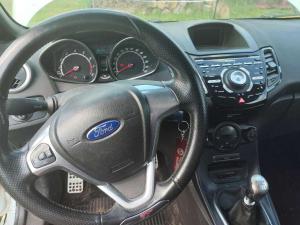 Balts Ford Fiesta 2014 Utena, ar dzinēja tilpumu 1.60 L un nobraukumu 308 tūkst. km par 999 €, foto  vietnē AUTOMOTO.COM.LV