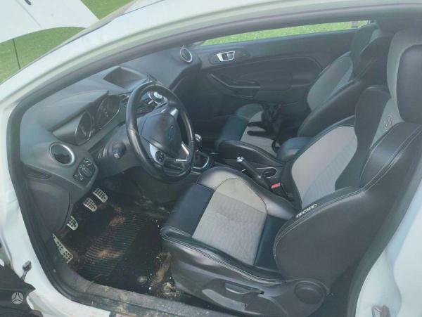Balts Ford Fiesta 2014 Utena, ar dzinēja tilpumu 1.60 L un nobraukumu 308 tūkst. km par 999 €, foto 3 vietnē AUTOMOTO.COM.LV