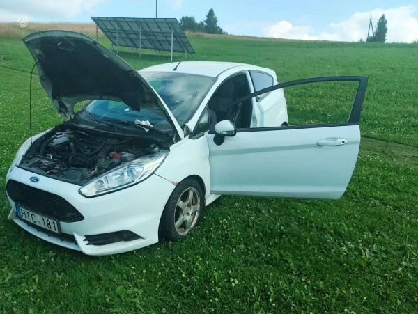 Balts Ford Fiesta 2014 Utena, ar dzinēja tilpumu 1.60 L un nobraukumu 308 tūkst. km par 999 €, foto 8 vietnē AUTOMOTO.COM.LV