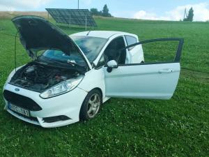 Balts Ford Fiesta 2014 Utena, ar dzinēja tilpumu 1.60 L un nobraukumu 308 tūkst. km par 999 €, foto 9 vietnē AUTOMOTO.COM.LV