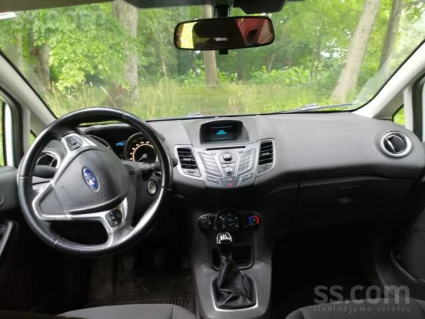 Balts Ford Fiesta 2014 Rīga, ar dzinēja tilpumu 1.50 L un nobraukumu 177 tūkst. km par 3980 €, foto 5 vietnē AUTOMOTO.COM.LV