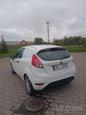 Balts Ford Fiesta 2014 Jelgava, ar dzinēja tilpumu 1.50 L un nobraukumu 261 tūkst. km par 2100 €, foto 3 vietnē AUTOMOTO.COM.LV