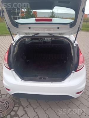 Balts Ford Fiesta 2014 Jelgava, ar dzinēja tilpumu 1.50 L un nobraukumu 261 tūkst. km par 2100 €, foto 5 vietnē AUTOMOTO.COM.LV