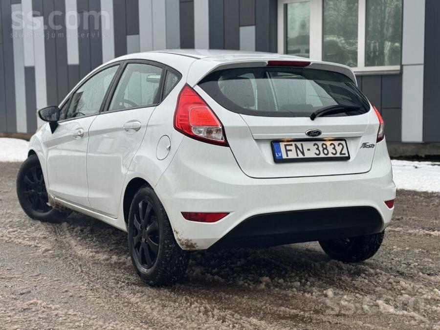 Balts Ford Fiesta 2015 Rīga, ar dzinēja tilpumu 1.50 L un nobraukumu 155 tūkst. km par 4499 €, foto 3 vietnē AUTOMOTO.COM.LV