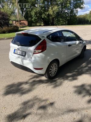 White Ford Fiesta 2015 in Ludza, with an engine capacity of 1.50 L and mileage of 220 thousand km for 3950 €, photo 4 on AUTOMOTO.COM.LV