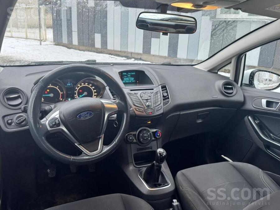 Balts Ford Fiesta 2015 Rīga, ar dzinēja tilpumu 1.50 L un nobraukumu 157 tūkst. km par 4500 €, foto 5 vietnē AUTOMOTO.COM.LV