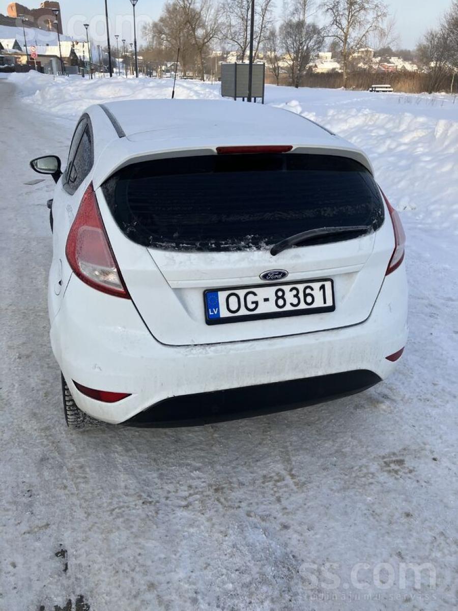 Balts Ford Fiesta 2015 Ludza, ar dzinēja tilpumu 1.50 L un nobraukumu 220 tūkst. km par 3150 €, foto 4 vietnē AUTOMOTO.COM.LV