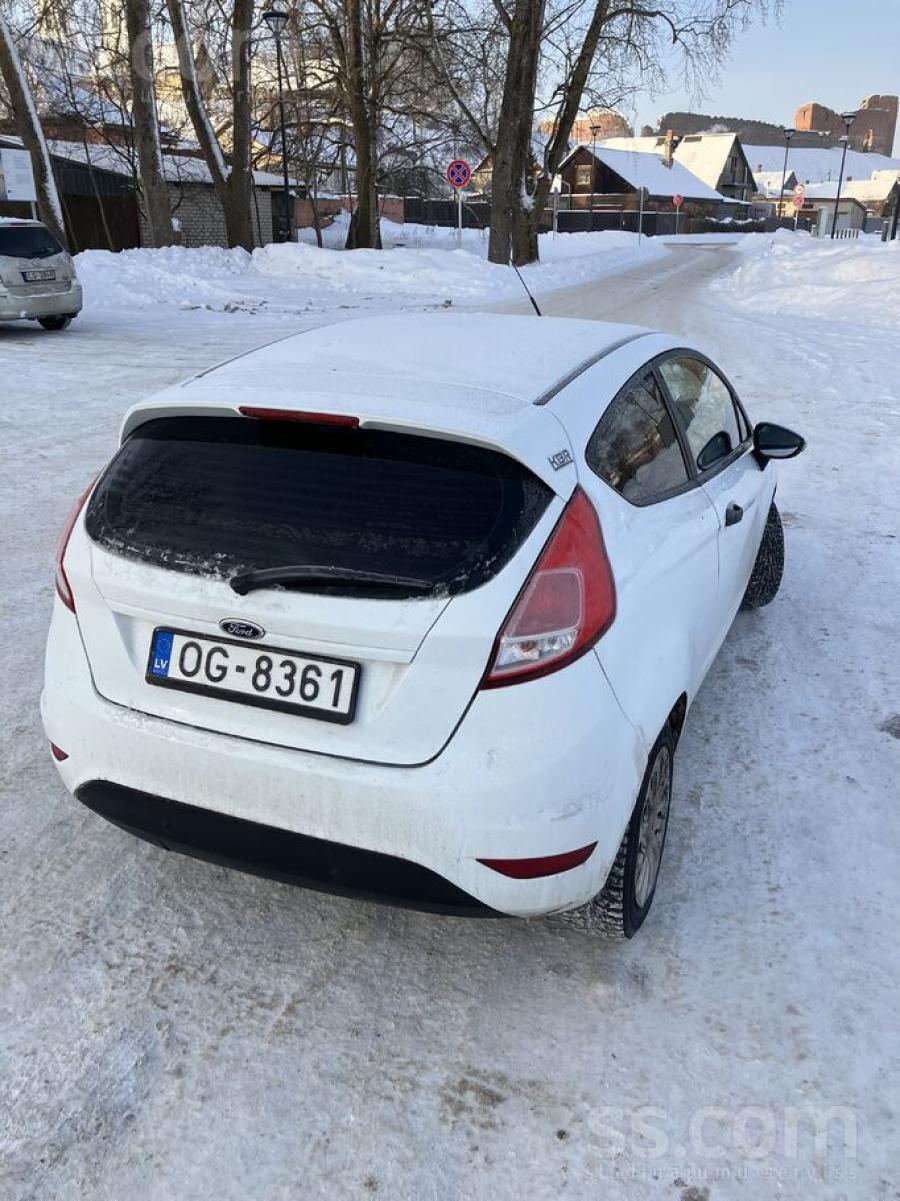 Balts Ford Fiesta 2015 Ludza, ar dzinēja tilpumu 1.50 L un nobraukumu 220 tūkst. km par 3150 €, foto 7 vietnē AUTOMOTO.COM.LV