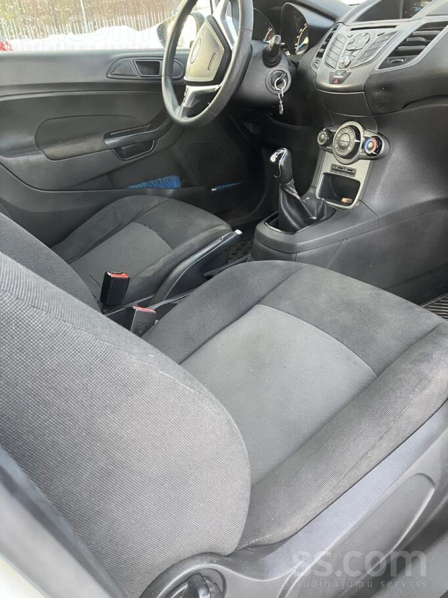 Balts Ford Fiesta 2015 Ludza, ar dzinēja tilpumu 1.50 L un nobraukumu 220 tūkst. km par 3150 €, foto 9 vietnē AUTOMOTO.COM.LV