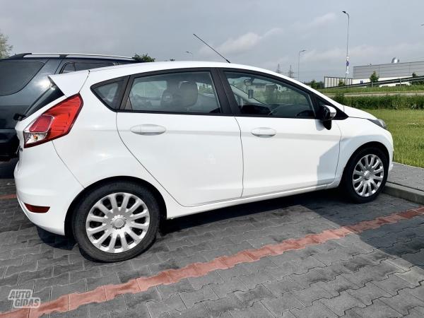 Balts Ford Fiesta 2015 Kauņa, ar dzinēja tilpumu 1.20 L un nobraukumu 256 tūkst. km par 2999 €, foto 2 vietnē AUTOMOTO.COM.LV