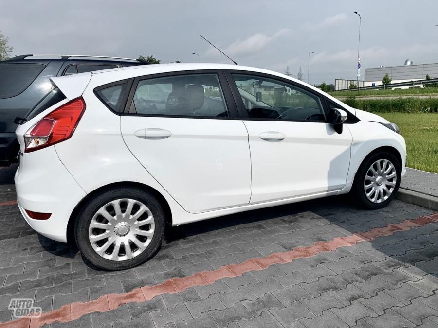 White Ford Fiesta 2015 in Kaunas, with an engine capacity of 1.20 L and mileage of 256 thousand km for 2999 €, photo 3 on AUTOMOTO.COM.LV