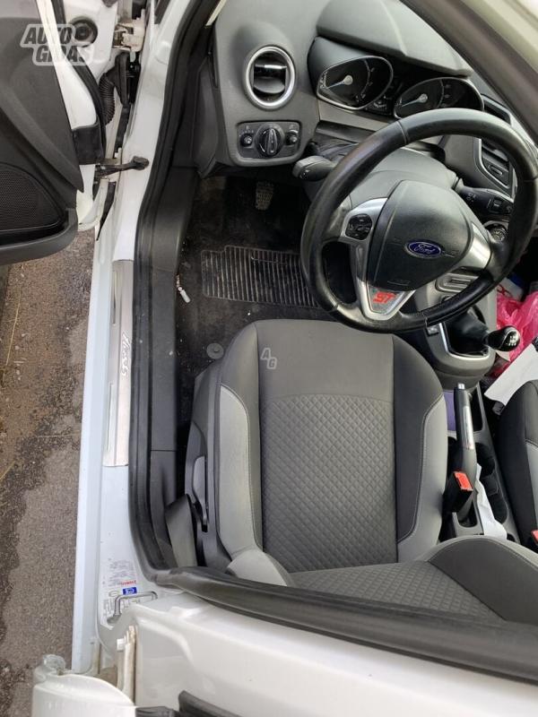 Balts Ford Fiesta 2015 Kauņa, ar dzinēja tilpumu 1.20 L un nobraukumu 256 tūkst. km par 2999 €, foto 4 vietnē AUTOMOTO.COM.LV