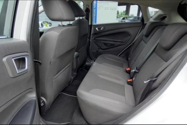 Balts Ford Fiesta 2015 Kauņa, ar dzinēja tilpumu 1.20 L un nobraukumu 256 tūkst. km par 2999 €, foto 5 vietnē AUTOMOTO.COM.LV
