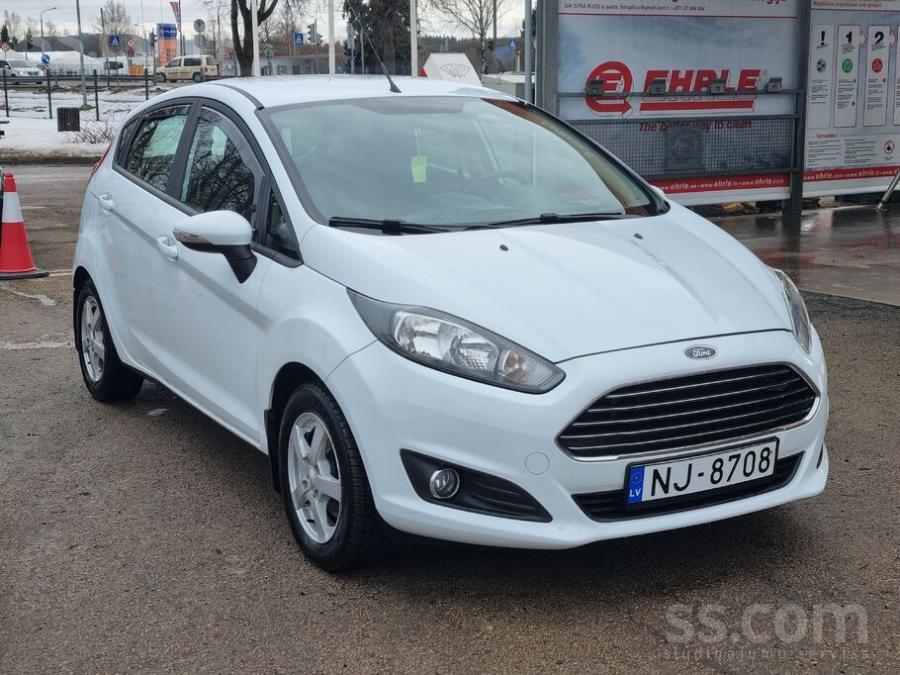 White Ford Fiesta 2015 in Ogre, with an engine capacity of 1.60 L and mileage of 159 thousand km for 3150 €, photo 4 on AUTOMOTO.COM.LV