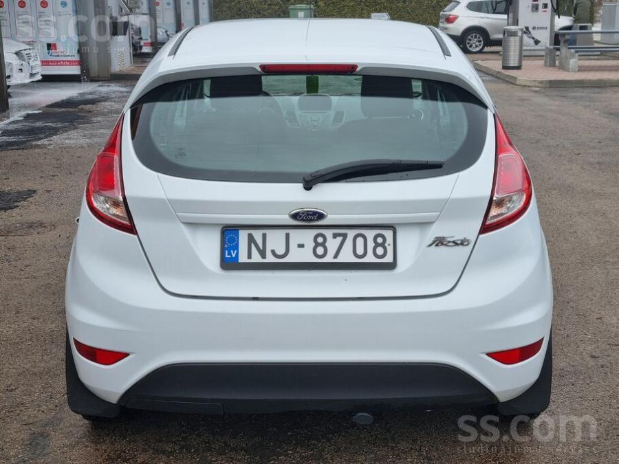 White Ford Fiesta 2015 in Ogre, with an engine capacity of 1.60 L and mileage of 159 thousand km for 3150 €, photo 8 on AUTOMOTO.COM.LV