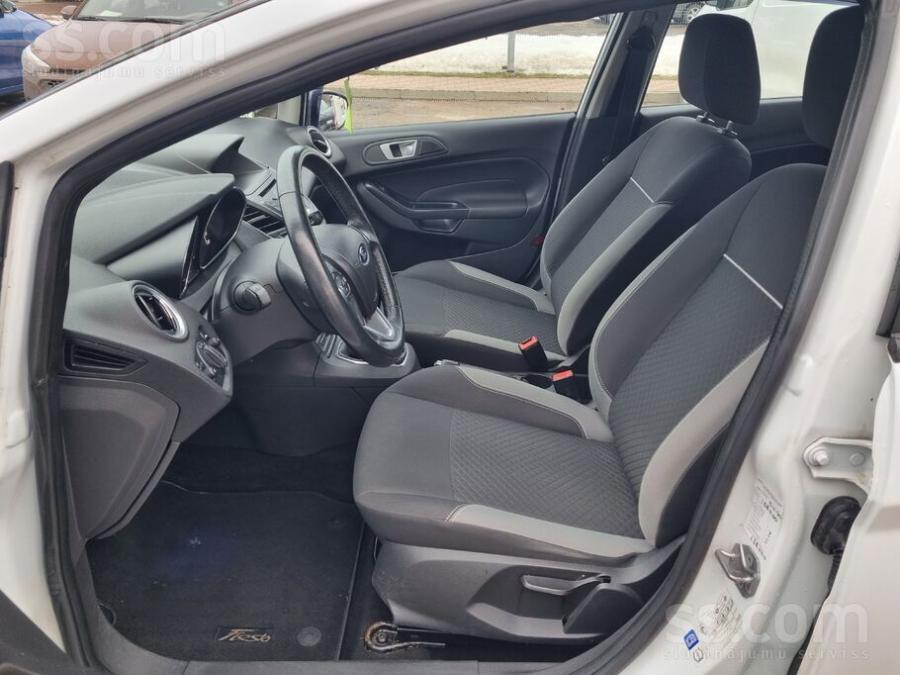 White Ford Fiesta 2015 in Ogre, with an engine capacity of 1.60 L and mileage of 159 thousand km for 3150 €, photo 11 on AUTOMOTO.COM.LV