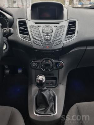 White Ford Fiesta 2015 in Ogre, with an engine capacity of 1.60 L and mileage of 159 thousand km for 3150 €, photo 15 on AUTOMOTO.COM.LV
