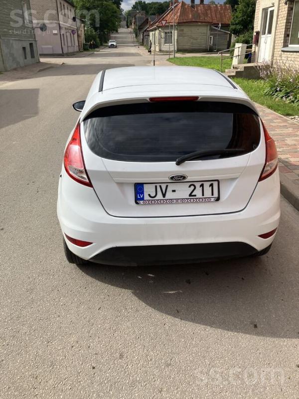 Balts Ford Fiesta 2015 Ludza, ar dzinēja tilpumu 1.50 L un nobraukumu 226 tūkst. km par 3650 €, foto 4 vietnē AUTOMOTO.COM.LV