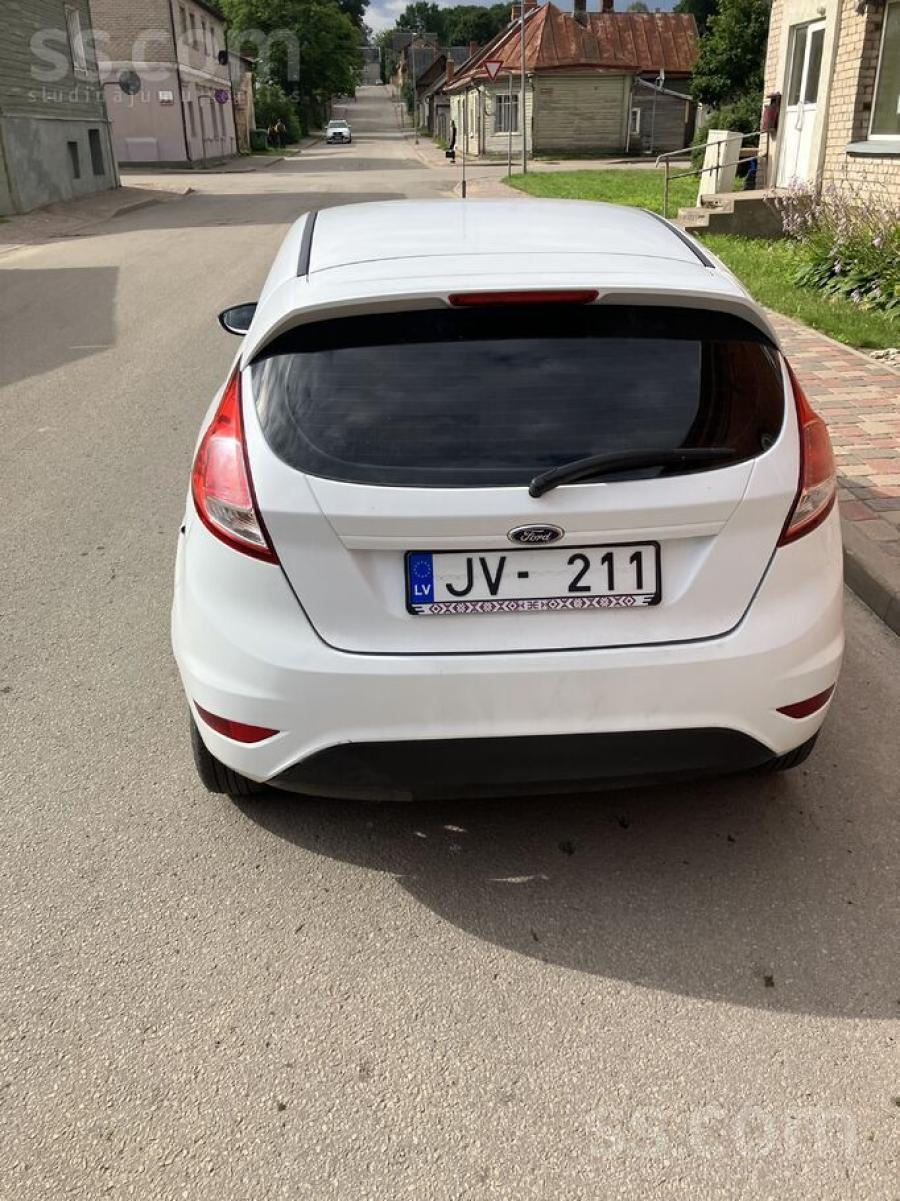 Balts Ford Fiesta 2015 Ludza, ar dzinēja tilpumu 1.50 L un nobraukumu 226 tūkst. km par 3650 €, foto 5 vietnē AUTOMOTO.COM.LV