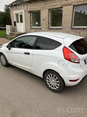 White Ford Fiesta 2015 in Ludza, with an engine capacity of 1.50 L and mileage of 226 thousand km for 3550 €, photo 5 on AUTOMOTO.COM.LV