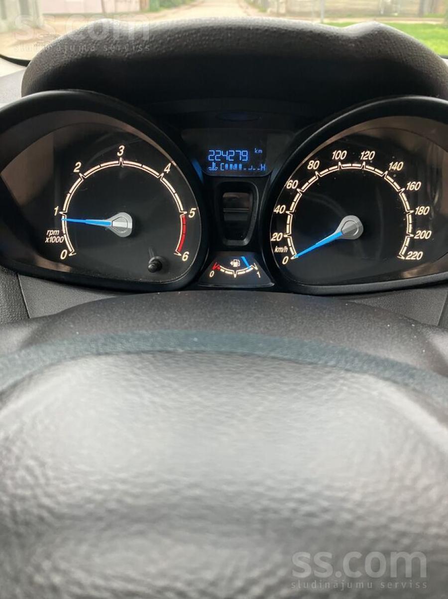 White Ford Fiesta 2015 in Ludza, with an engine capacity of 1.50 L and mileage of 226 thousand km for 3550 €, photo 6 on AUTOMOTO.COM.LV