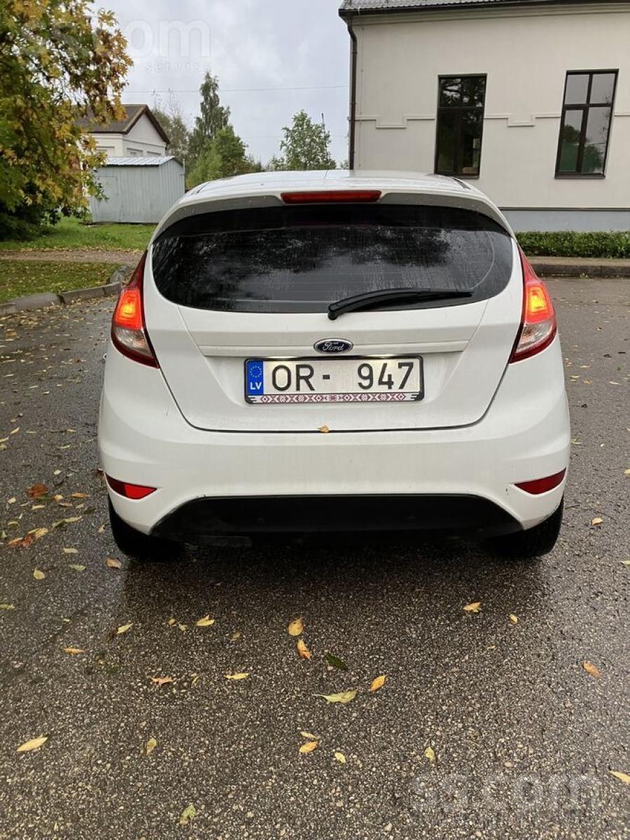 White Ford Fiesta 2015 in Ludza, with an engine capacity of 1.50 L and mileage of 225 thousand km for 3195 €, photo 5 on AUTOMOTO.COM.LV