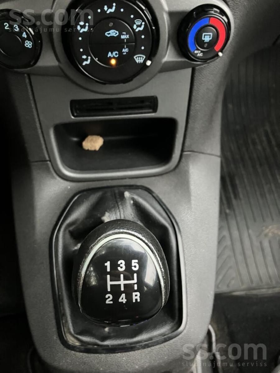 White Ford Fiesta 2015 in Ludza, with an engine capacity of 1.50 L and mileage of 225 thousand km for 3195 €, photo 12 on AUTOMOTO.COM.LV