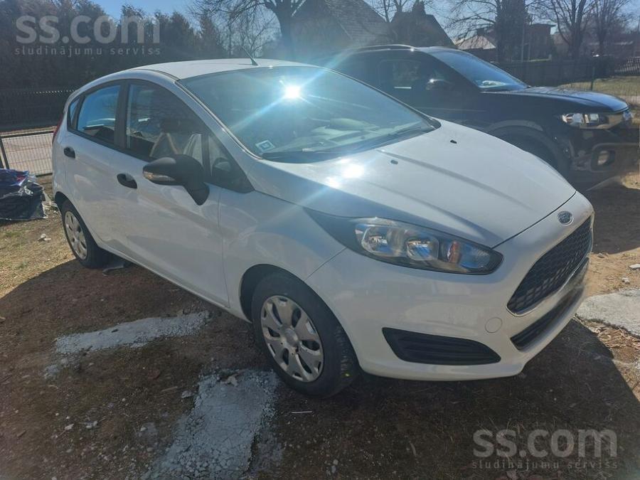 White Ford Fiesta 2016 in Cesis, with an engine capacity of 1.20 L and mileage of 56 thousand km for 5000 €, photo 1 on AUTOMOTO.COM.LV